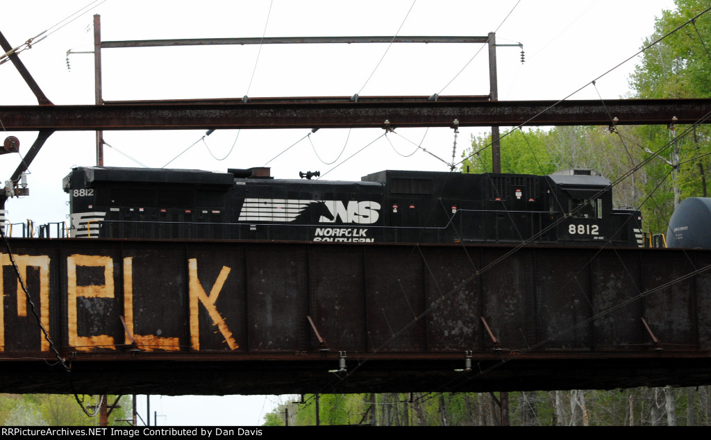 NS C40-8 8812 on 17G
